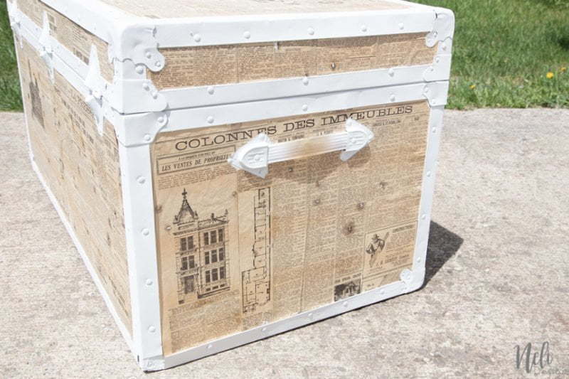 How to upcycle a vintage trunk with old newspapers - NeliDesign