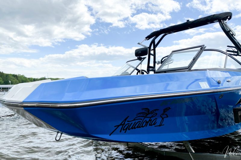 DIY custom boat decal with your Cricut - NeliDesign